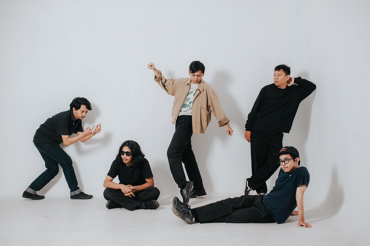 Merayakan Record Store Day 2024, Koloni Gigs Bersama Bukan Toko Besi ...